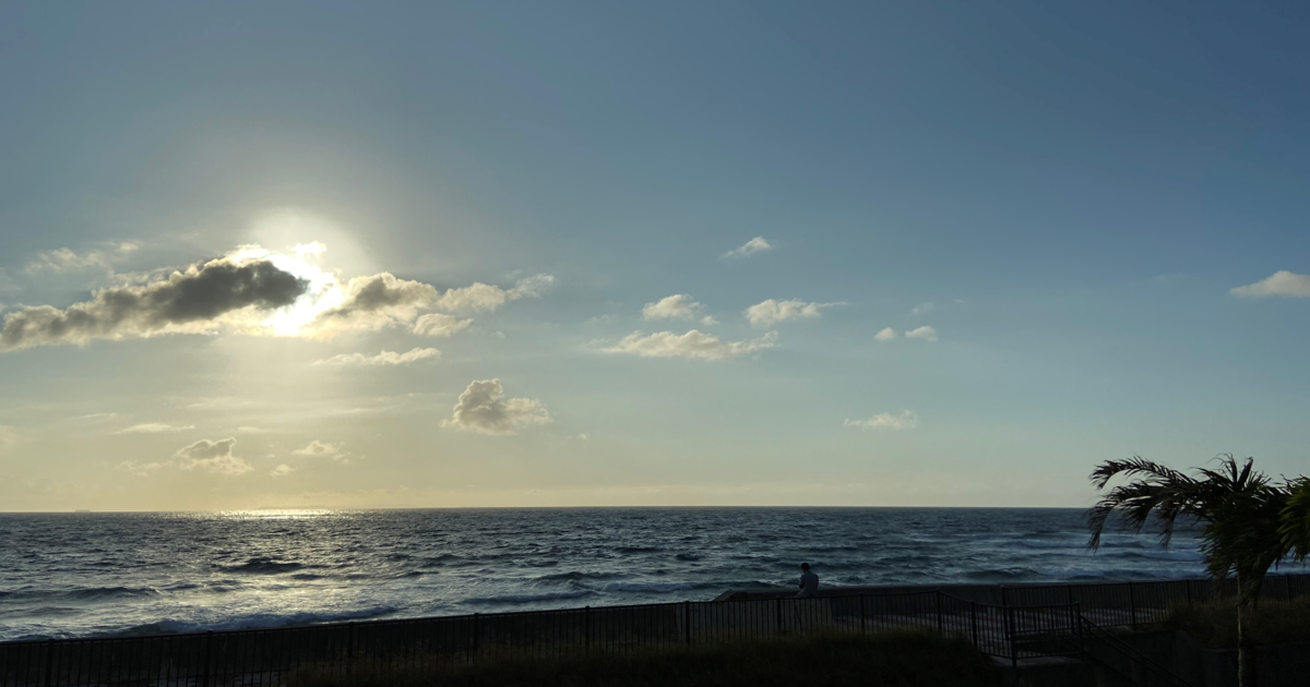 沖縄砂辺にあるカフェ＆バー（cafe&bar in sunabe)